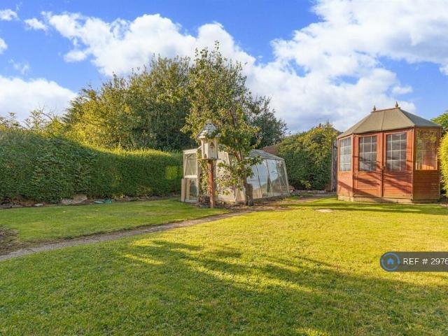 4 bedroom detached house to rent