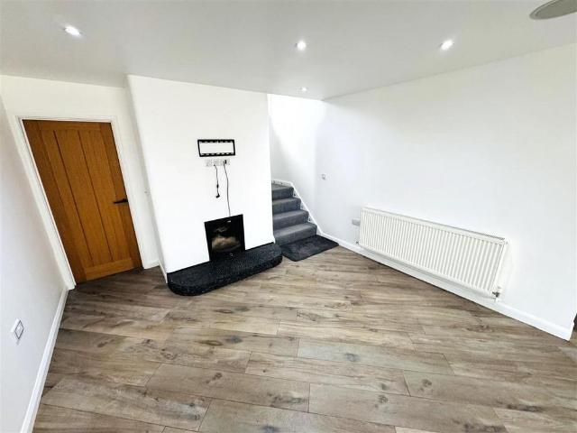 4 bedroom detached house to rent
