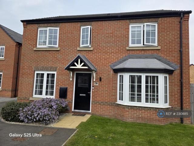 4 bedroom detached house to rent