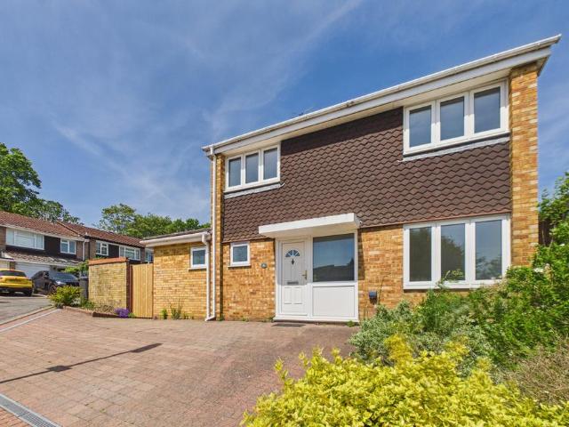 4 bedroom detached house to rent