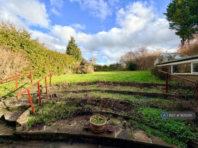 4 bedroom detached house to rent