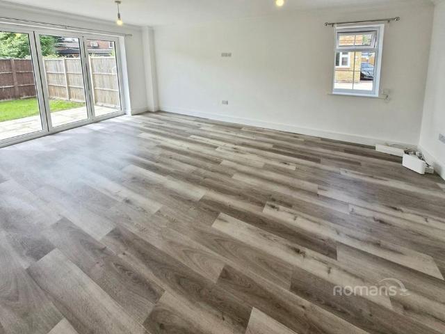 4 bedroom detached house to rent