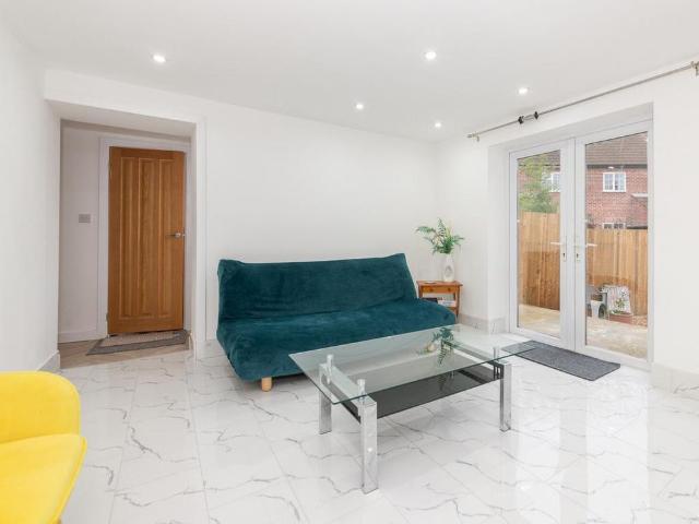 4 bedroom detached house to rent
