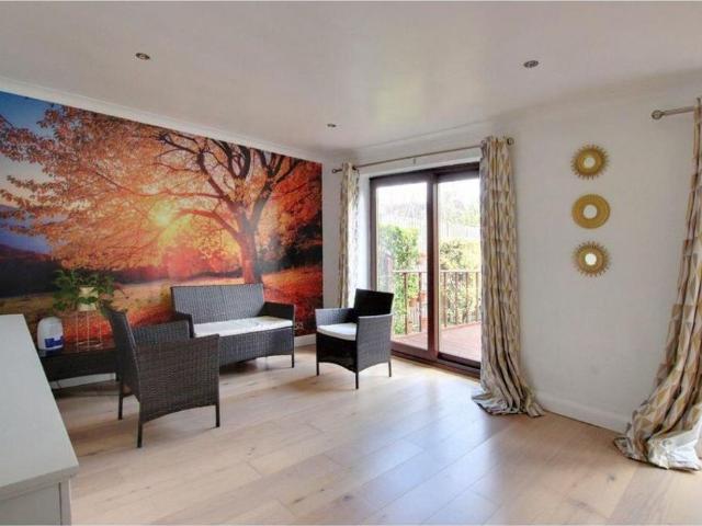 4 bedroom detached house to rent