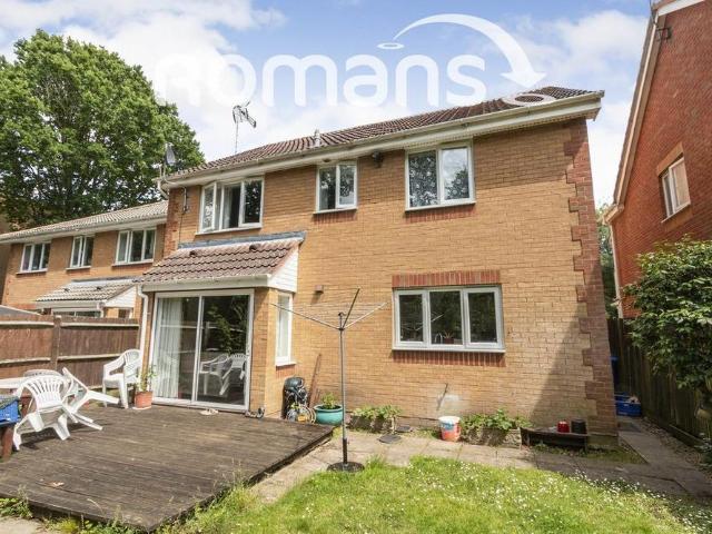 4 bedroom detached house to rent