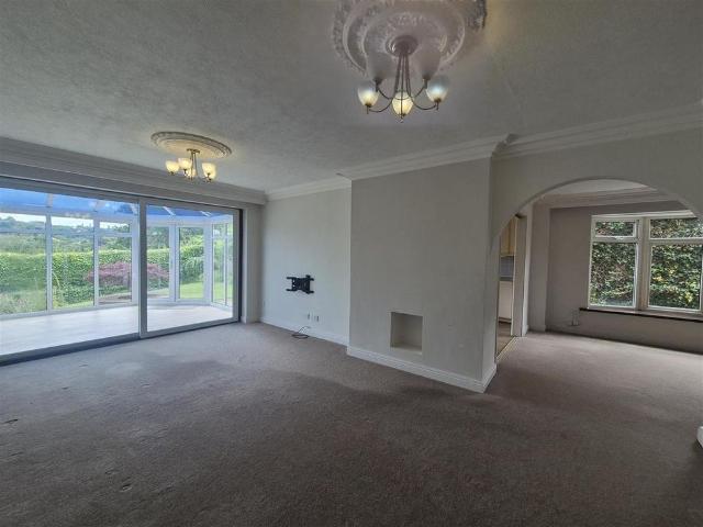 4 bedroom detached house to rent