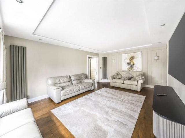 4 bedroom detached house to rent