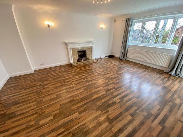 4 bedroom detached house to rent
