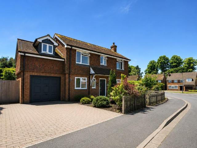 4 bedroom detached house to rent