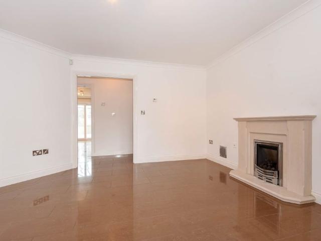 4 bedroom detached house to rent