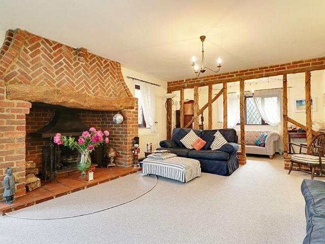 4 bedroom detached house to rent
