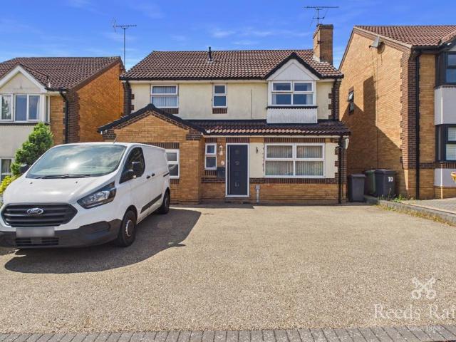 4 bedroom detached house to rent