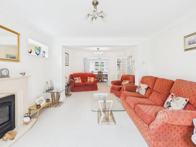 4 bedroom detached house to rent