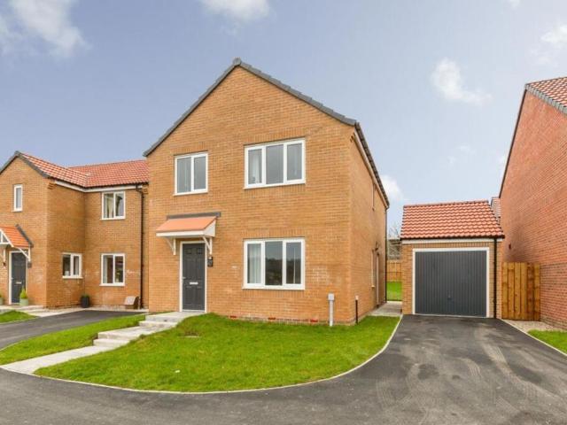 4 bedroom detached house to rent