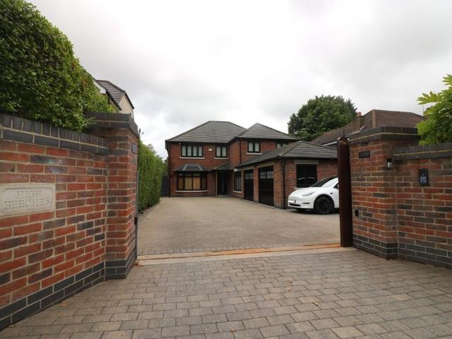 4 bedroom detached house to rent