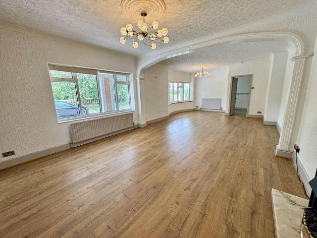 4 bedroom detached house to rent