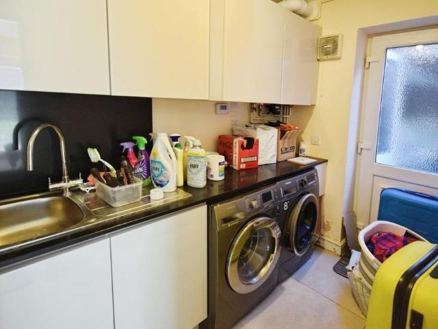 4 bedroom detached house to rent