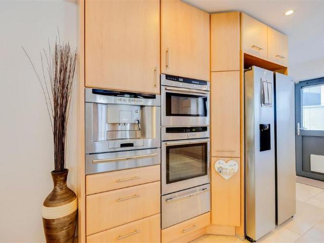 4 bedroom detached house to rent