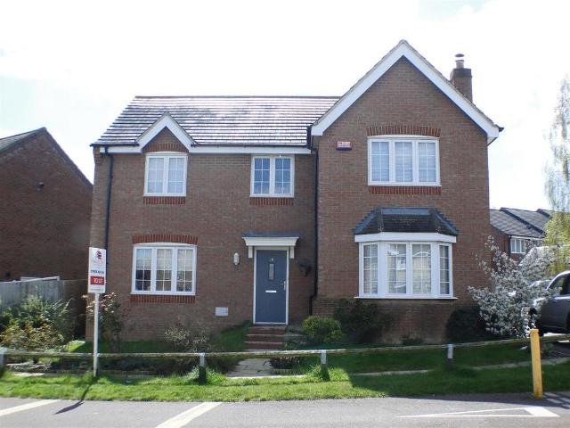 4 bedroom detached house to rent