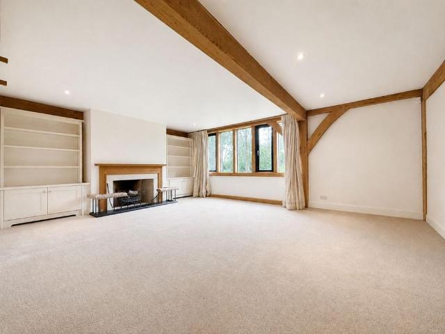 4 bedroom detached house to rent
