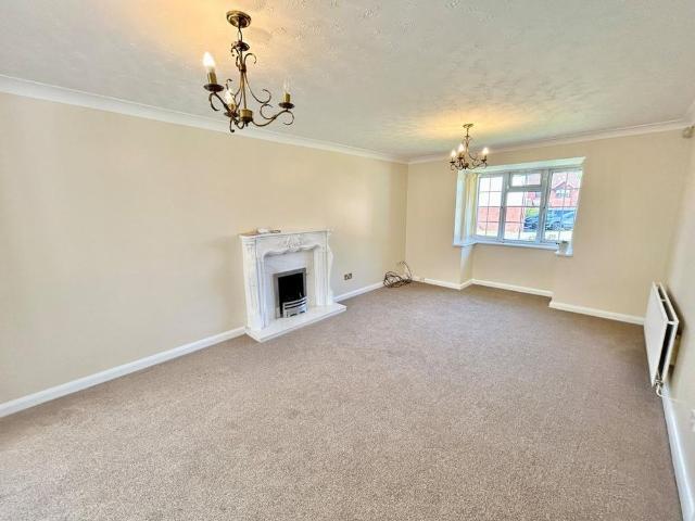 4 bedroom detached house to rent