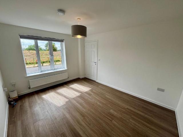 4 bedroom detached house to rent