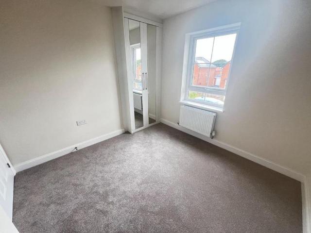 4 bedroom detached house to rent
