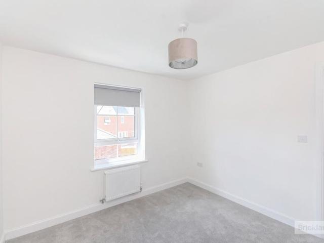 4 bedroom detached house to rent