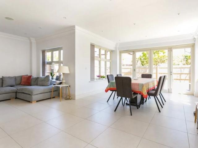 4 bedroom detached house to rent