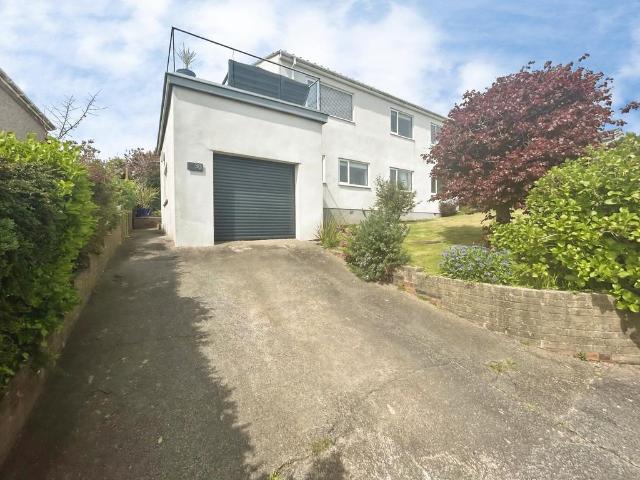 4 bedroom detached house to rent