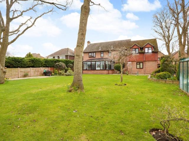 4 bedroom detached house to rent