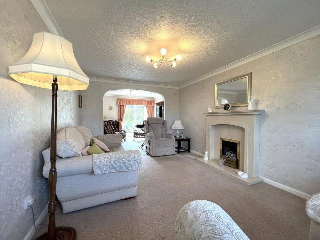 4 bedroom detached house to rent