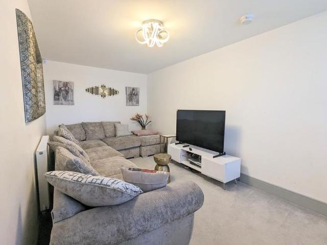 4 bedroom detached house to rent