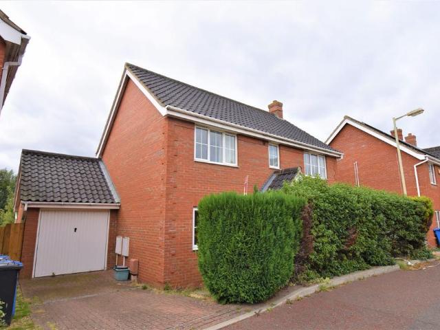 4 bedroom detached house to rent