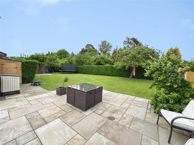 4 bedroom detached house to rent