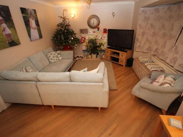 4 bedroom detached house to rent