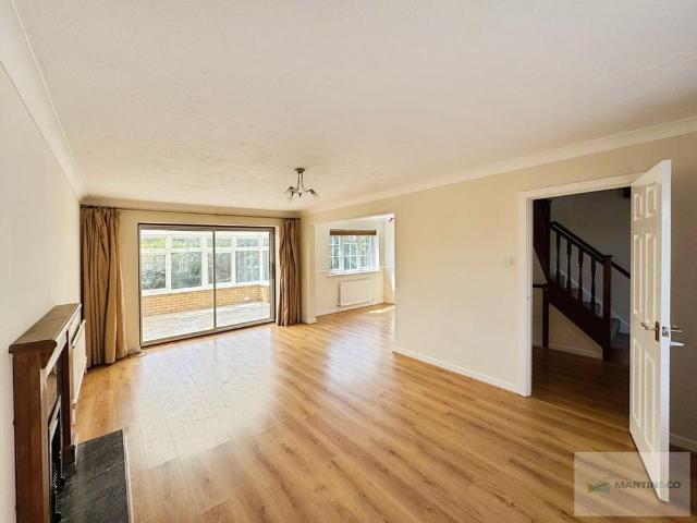 4 bedroom detached house to rent