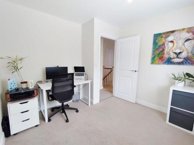 4 bedroom detached house to rent