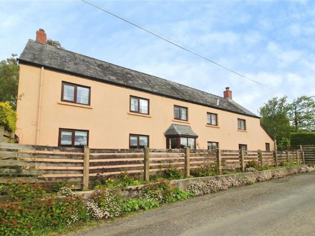 4 bedroom detached house to rent