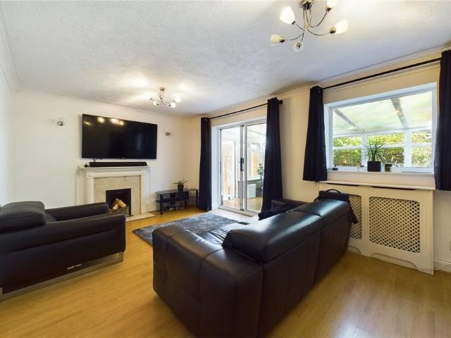 4 bedroom detached house to rent