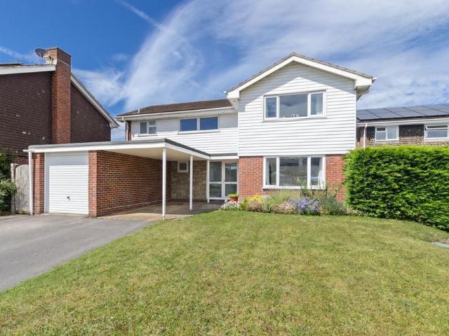 4 bedroom detached house to rent
