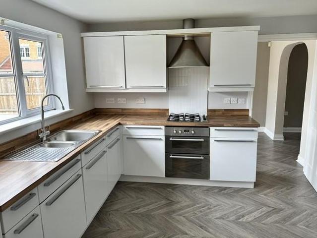 4 bedroom detached house to rent
