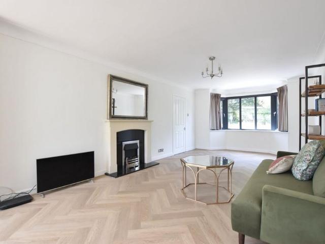 4 bedroom detached house to rent