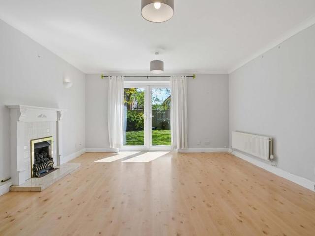 4 bedroom detached house to rent