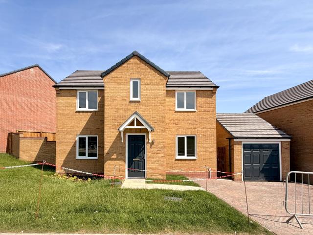 4 bedroom detached house to rent