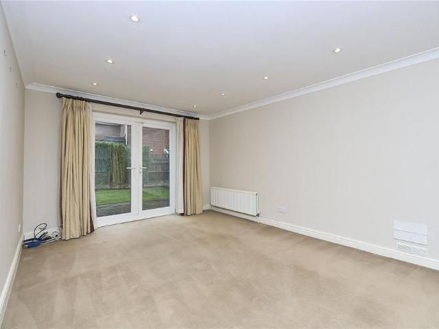 4 bedroom detached house to rent