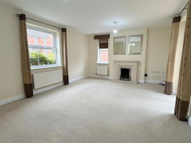 4 bedroom detached house to rent