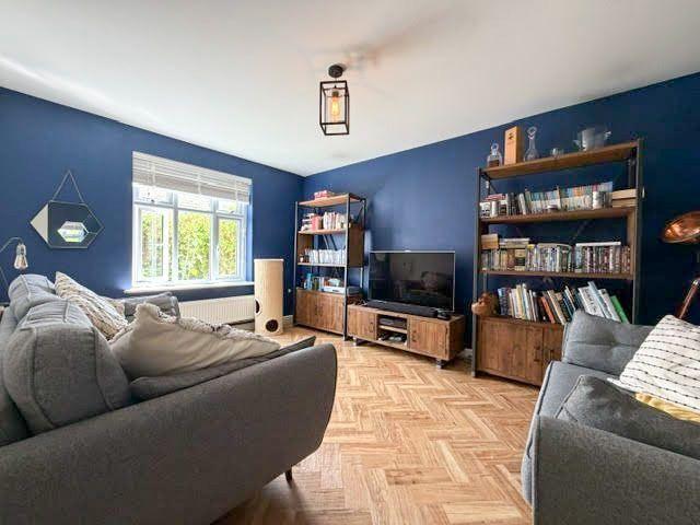 4 bedroom detached house to rent