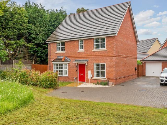 4 bedroom detached house to rent