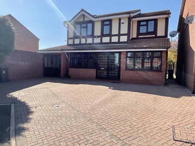 4 bedroom detached house to rent